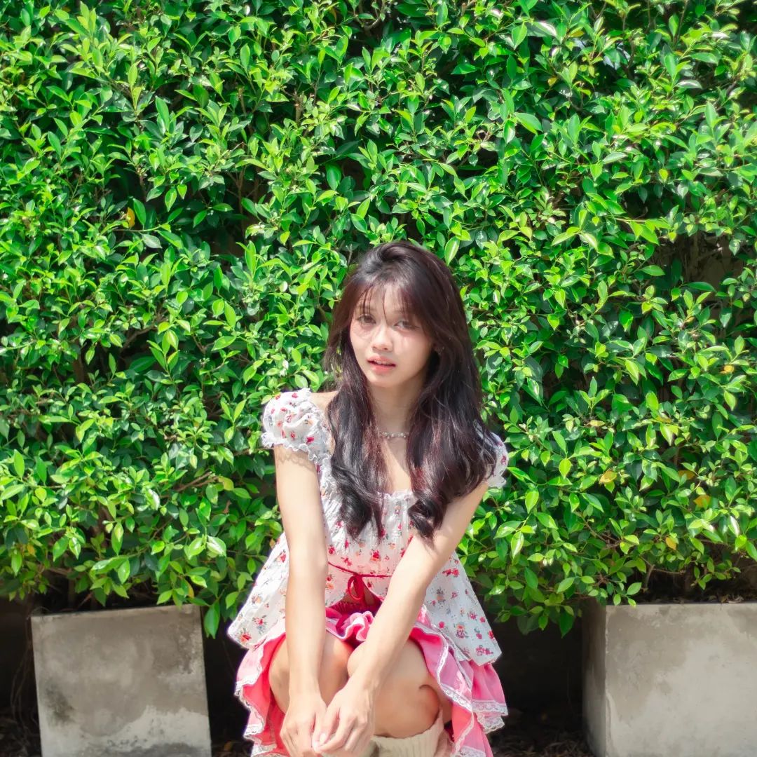 Lisa 打工辛酸畫面曝光？炸雞攤正妹因神似 Lisa 爆紅，還翻拍《ROCKSTAR》！ | OVERDOPE 華人首席線上時尚潮流雜誌